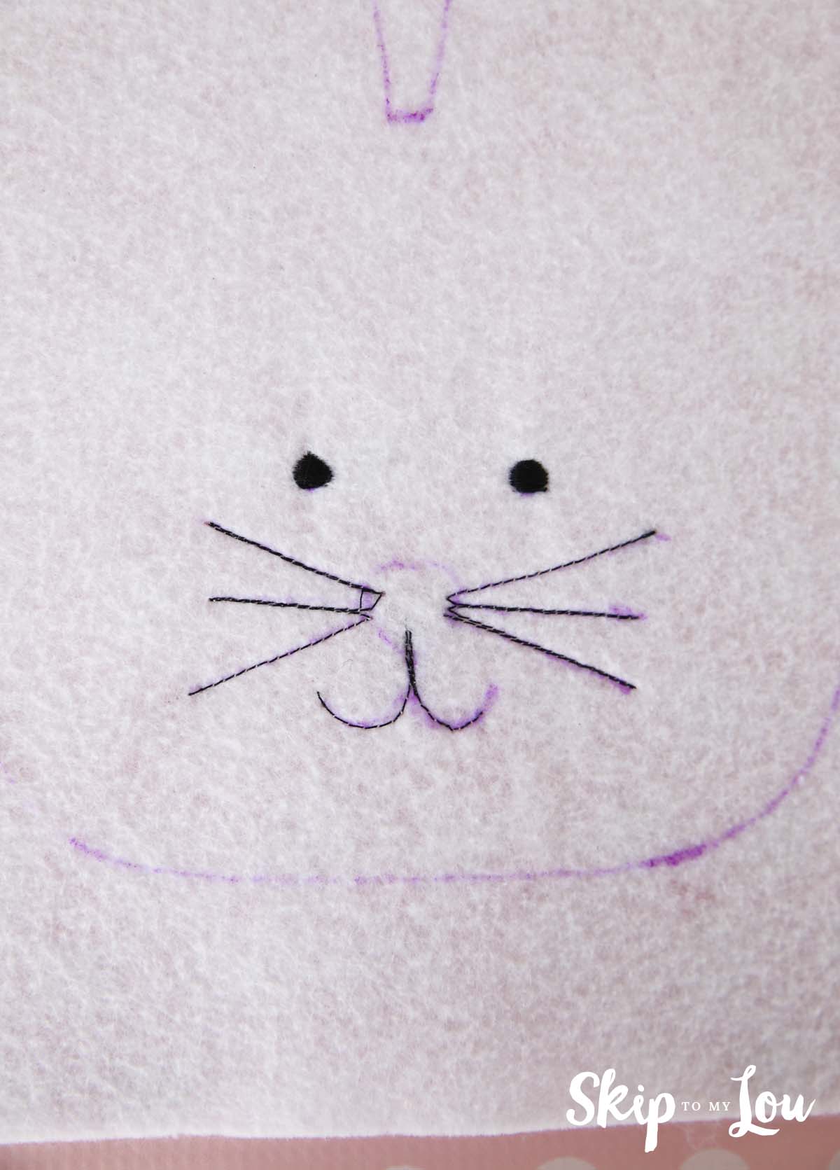 Felt Bunny Treat Bags {Free Easter Pattern}| Skip to My Lou