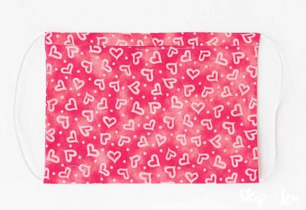 How to Sew a Face Mask with Filter Pocket {Easy Pattern} | Skip To My Lou