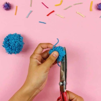How to Make a Pom Pom | Skip To My Lou