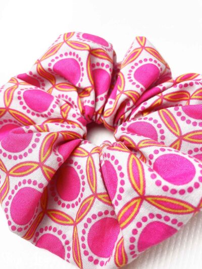 A Simple Scrunchie Sewing Pattern {Craft} | Skip To My Lou