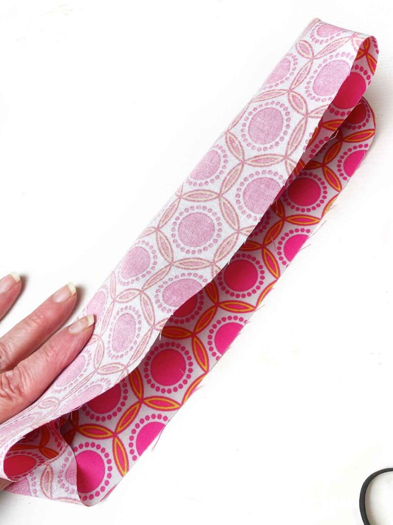 A Simple Scrunchie Sewing Pattern {Craft} | Skip To My Lou
